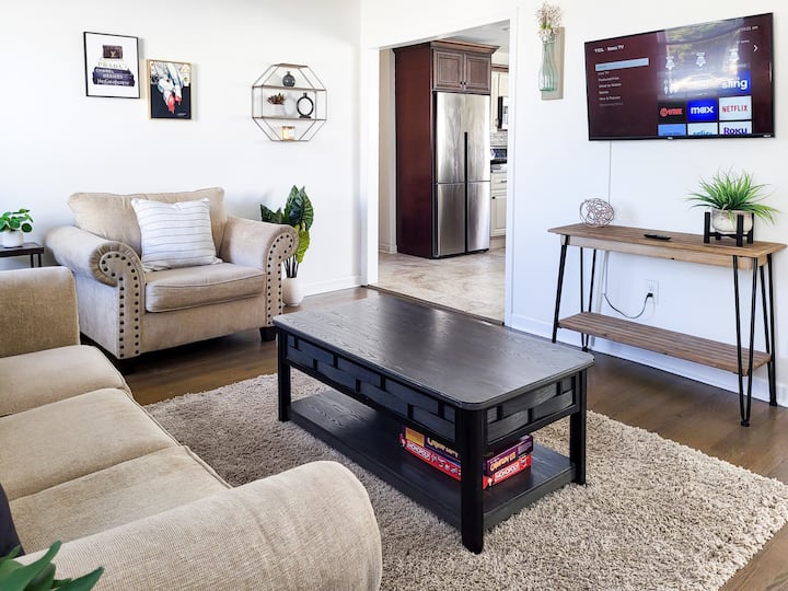 Spacious 2-br 1-bath King Suite! - Bristol, CT