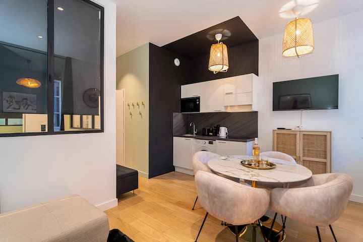 200 M Du Palais Des Festivals - Cannes