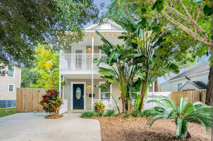 Hot Tub, Parking, Great Backyard, Walk Downtown - St. Augustine, FL
