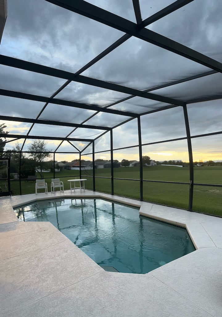 Stunning 5 Bedroom Retreat! - Davenport, FL