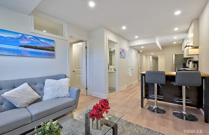Private Entrance 2 Bed & 1 Bath - Ajax