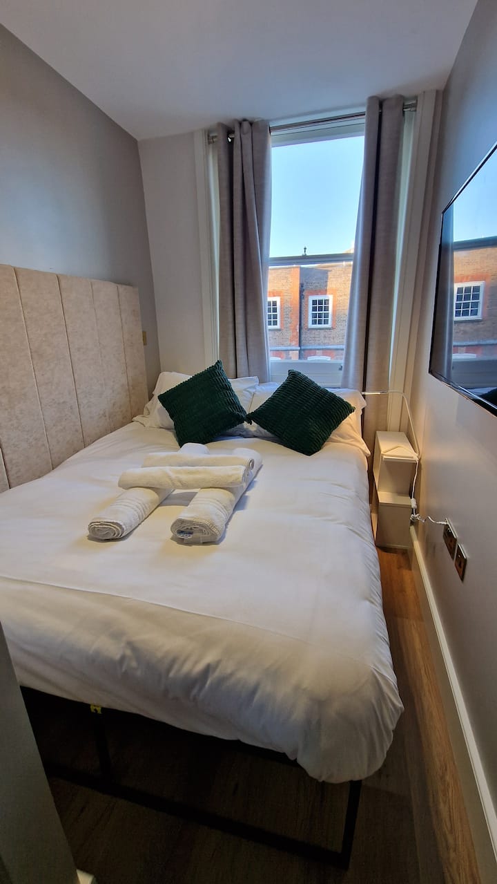 Room 13 - Third Floor (Small) - Central London