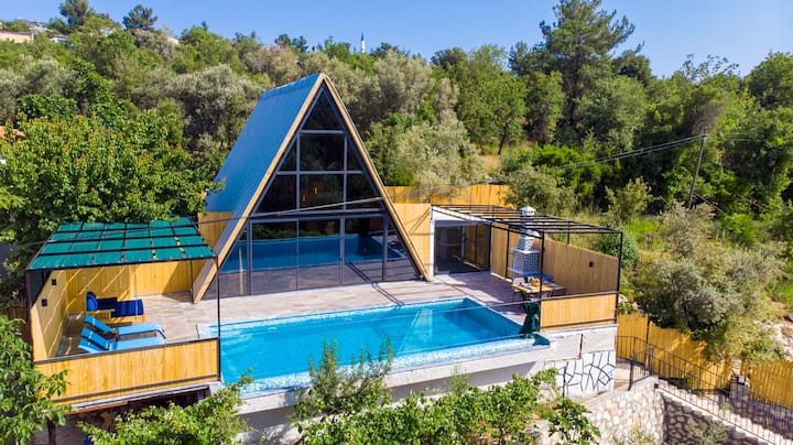 Liza Bungalov, Kalkan ÜZümlü'de Kapalı Havuzlu - Kalkan