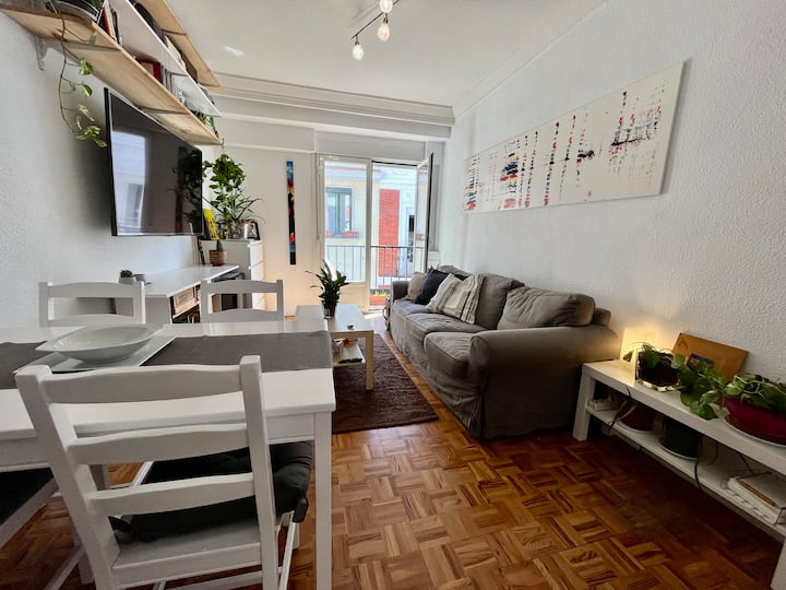 Pequeña, Pero La Mejor Ubicación - Madrid