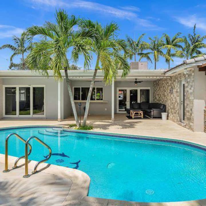 Hollywood With A Pool - Hollywood, FL