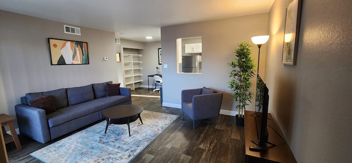 Entire 2 Bdrm Apt Near Tempe, Asu & Airport - Mystery Castle