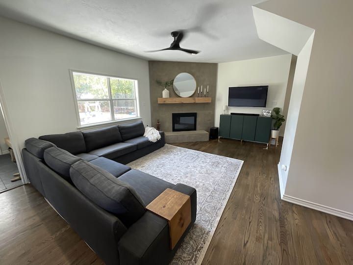 Modern Retreat! - 4br Home 1.5 Miles From Tamu - Bryan, TX
