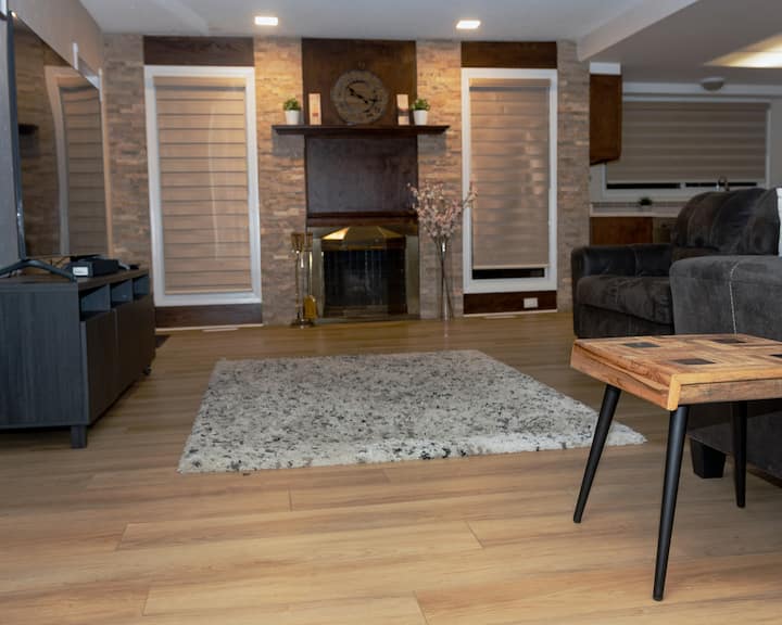 3 Cozy Bedrooms- 2 Bathrooms (Main Floor) - Winnipeg