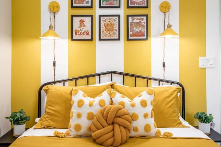*Chic + Comfy* - Sleeps 12, 0.3m To Children’s! - Ohio
