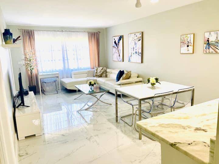 Stylish 1br 1.5ba Condo 1block To Aventura Mall - Aventura, FL