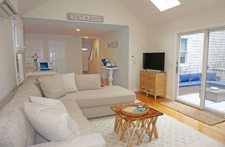Wedgewood Cottage (Available Year Round!) - Capo Cod, MA