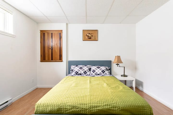 Bedroom #4, 12km From Mont-tremblant Ski Resort - Mont-Tremblant