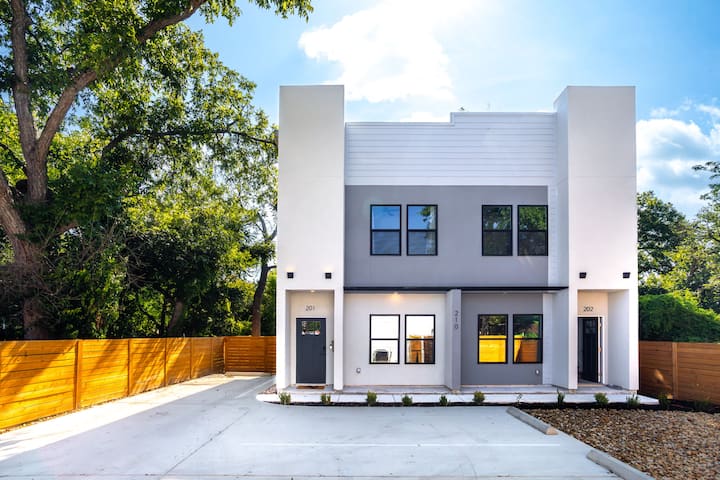 Modern Downtown Beauty - San Antonio, TX