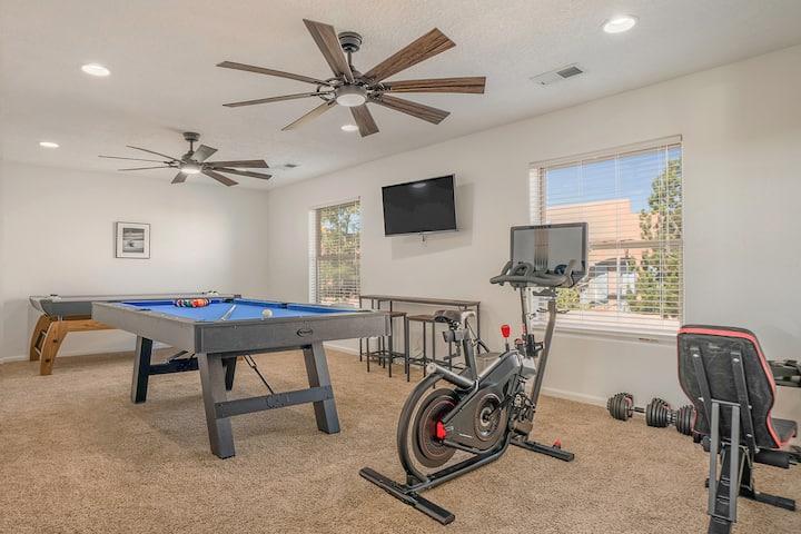 3300 Sf/5br Sleeps 12/spa/work Space/gym/game Room - 