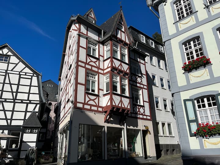 Holideis Monschau Center Burgblick 3-room-flat - Bütgenbach