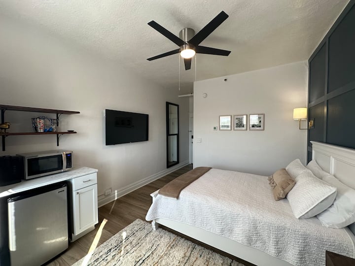 Lux Studio63 On Phillips|kitchenette+coffee - Sioux Falls, SD