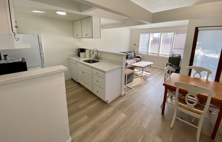 Capitola Village Getaway With Free Parking 312 - Capitola Beach, CA