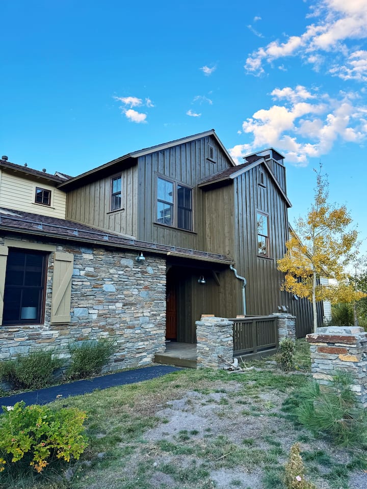 Family-friendly Mammoth Retreat | Cozy Fireplace - Mammoth Mountain, CA