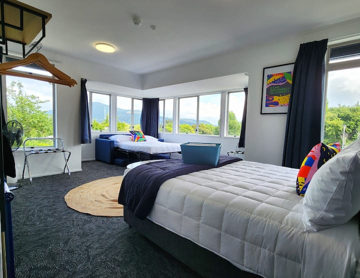 Quadruple Room W/ Shared Bathroom @ Urban Lounge - Rotorua
