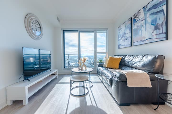 Spacious 3 Bedroom New Condo - マーカム