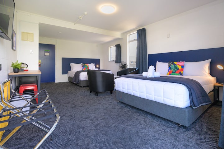 Twin Studio (2 Queen Beds) With Ensuite Bathroom - Rotorua