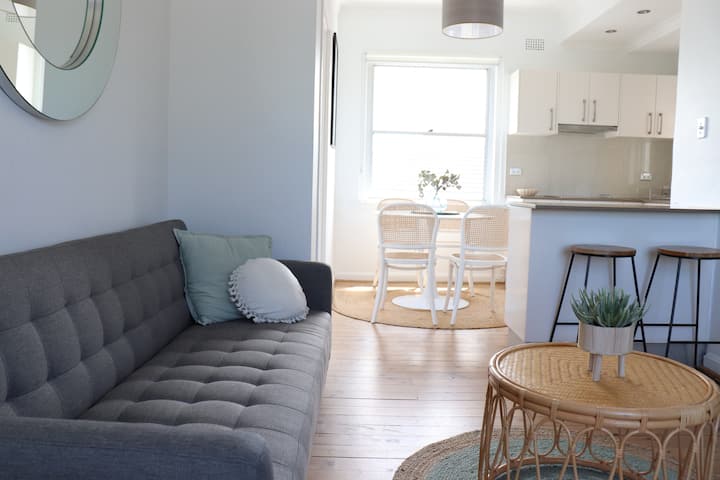 Stylish 2br Apartment | Stunning Ocean Views - Sydney