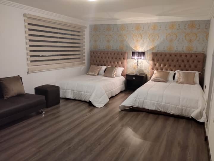 Amplia Y Lujosa: Casa Del Estadio: 3 Hab + 3 Baños - Cuenca