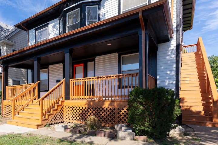 7 Bedrooms 3.5 Bath Oasis - Kansas City, MO