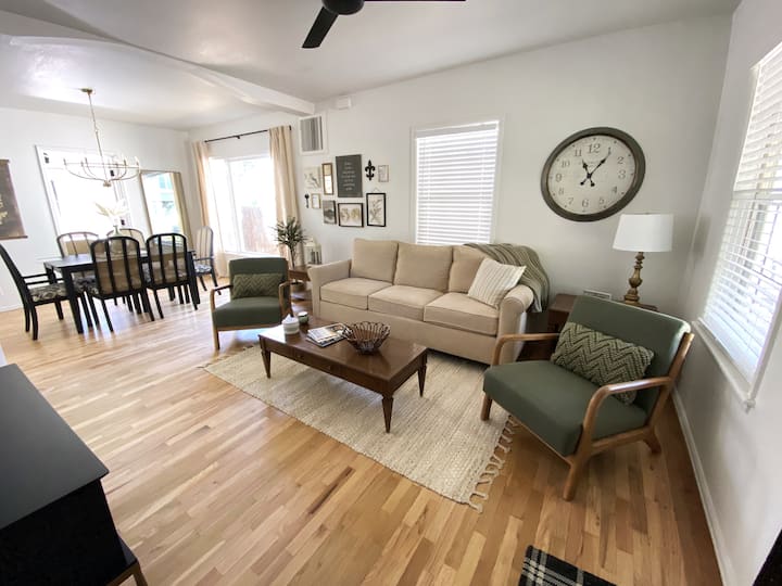 Clean/convenient/stylish Home Near Downtown - Colorado Springs, CO