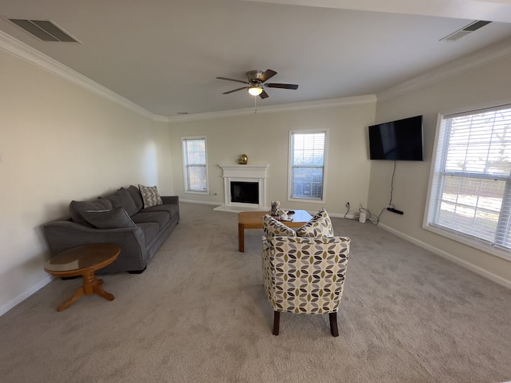 Spacious & Modern 3 Bd, 2.5bath - Acworth, GA