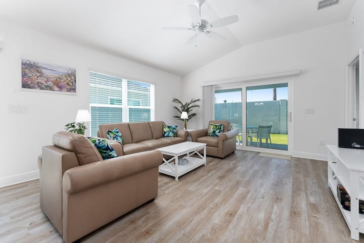 The Village Hideaway W/ 4-person Golf Cart - Leesburg