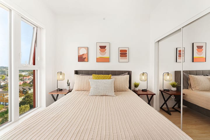 Spacious2bed-central-mtviews-secureparkn-sleeps5 - Vancouver