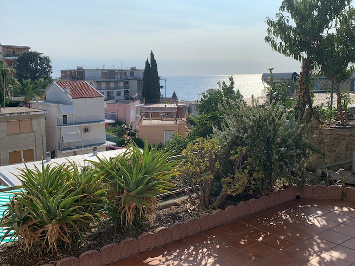 Bilocale Vista Mare Con Ampio Terrazzo - Sanremo