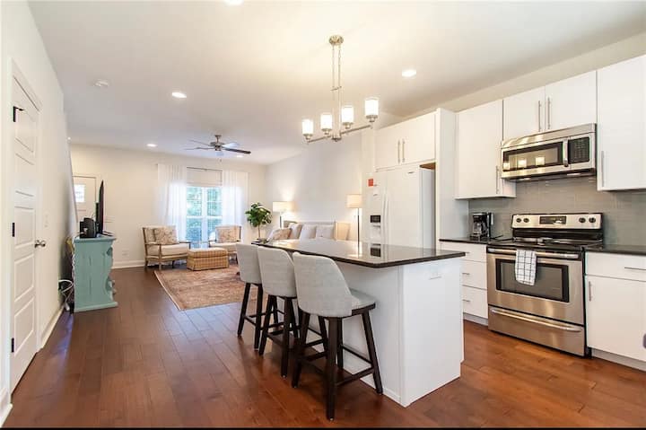 Spacious 2 Bdrm Townhome-walkable Auburn - Auburn, AL