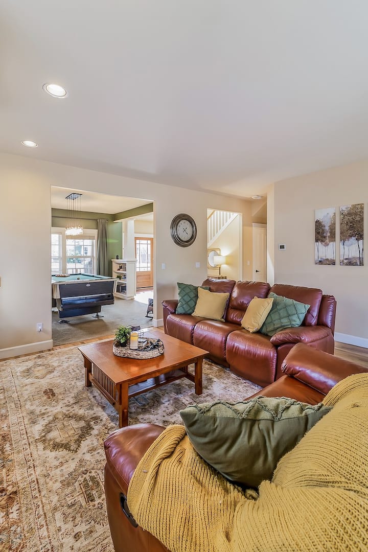 Gather! A Welcoming Home - King Beds - Pool Table! - Bend, OR