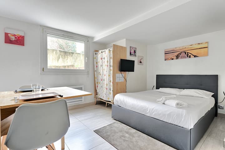 Studio Avec Terrasse Lyon Part-dieu - 2 Personnes - Décines-Charpieu