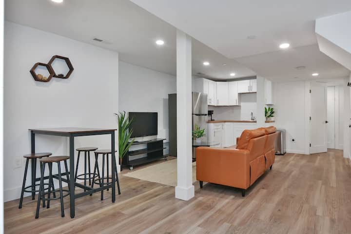 Sleek Somerville Apartment Near Encore! - Arlington, MA