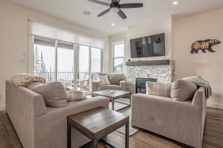 Modern Duplex W/ A/c, Hot Tub, Laundry & Garage - Armstrong