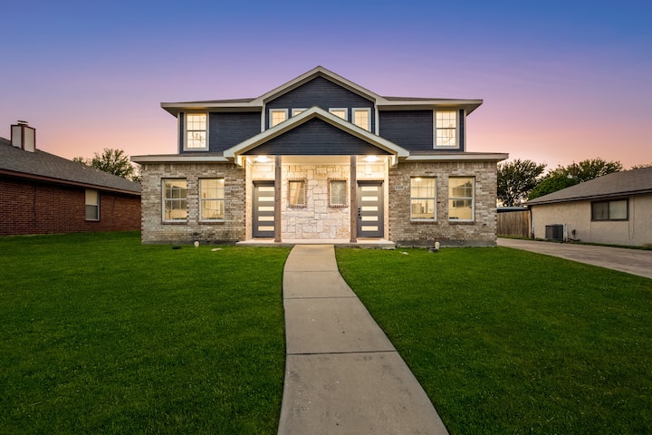 4 Bedroom Lux Arlington Home! - Arlington, TX