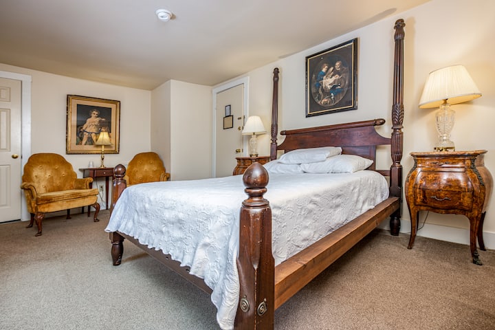 Wayside Inn (Room #3) Cedar Creek Guest Room - Strasburg, VA