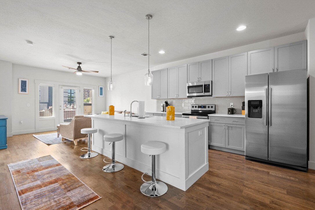 Kansas City Plaza 2bed 2bath W/ Balcony - Kansas City, MO