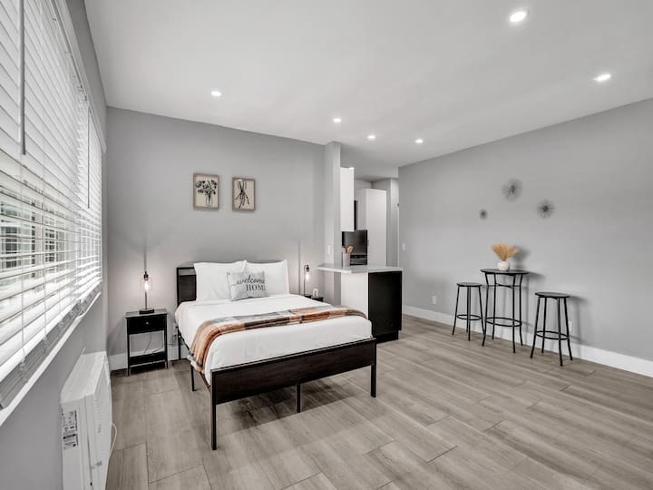 Coastal Charm Studio Retreat Near Pompano Beach - Pompano Beach, FL