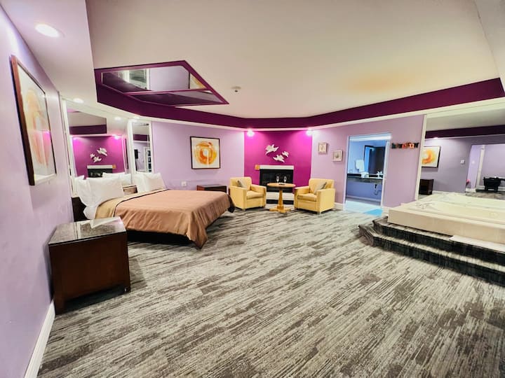 Dove Swimming Pool Suite With Jacuzzi & Fireplace - Harrisburg, PA