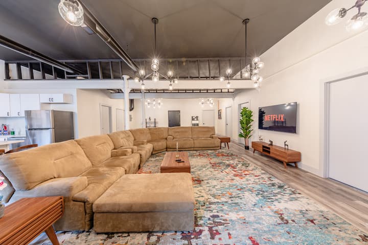 Luxury 5br Suite Haven | 5 King Beds & Pool Table - Chicago
