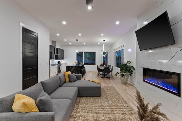 6 Minutes To Broadway | Hottub | 2 Decks + Parking - Nashville, TN