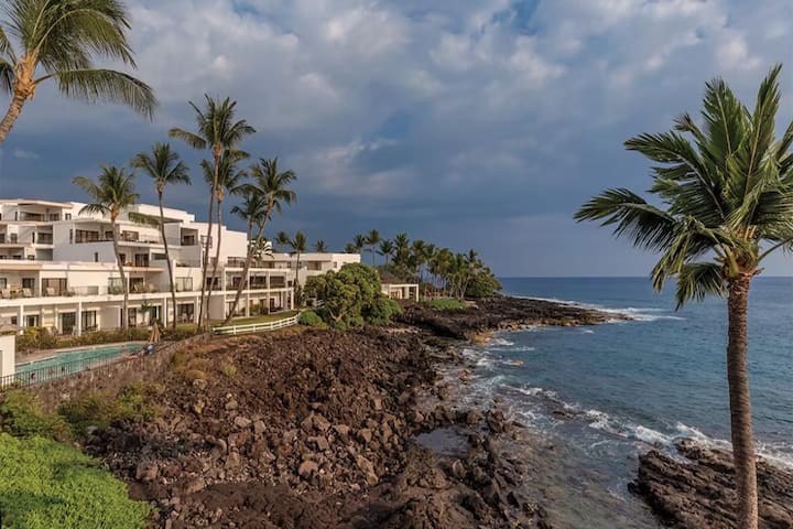 Oceanfront Modern Resort - Kailua-Kona, HI