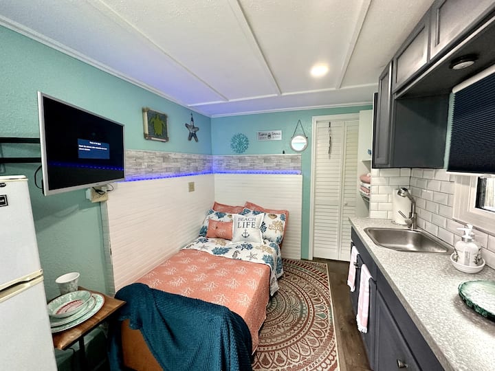 The Reef Studio Guesthouse - Tarpon Springs, FL