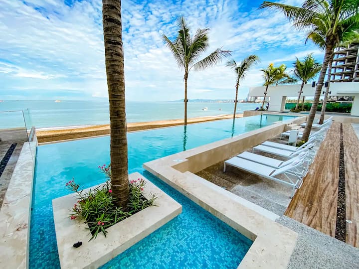 Centric Beachfront Condo W/ Amazing Ocean View - Puerto Vallarta