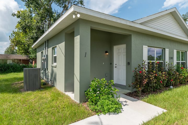 Comfortable  1 Bed/ 1 Bath  Near Wec! - Ocala, FL