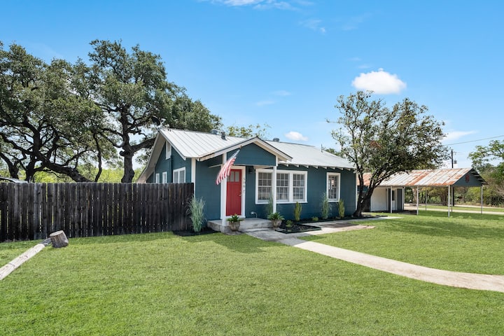 Texas Two Step | 3br Home Near Main & The River - Bandera, TX